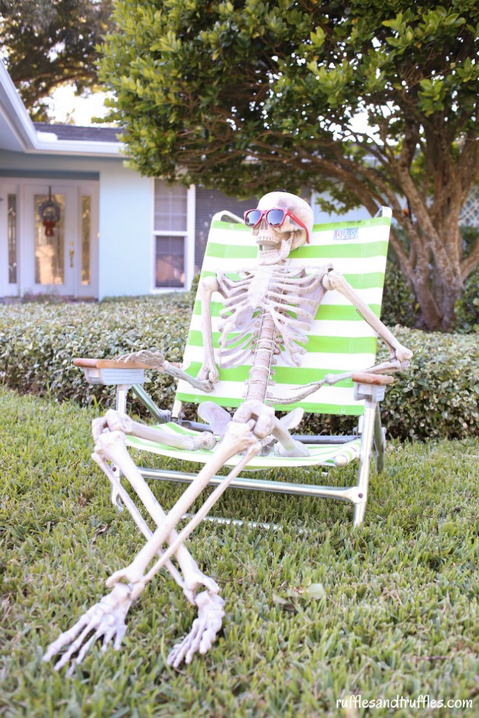 DIY Skeleton Lawn Decorations for Halloween - Helpful Homemade