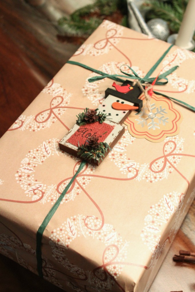 Unique gift wrap touches for holiday gifting! - Helpful Homemade