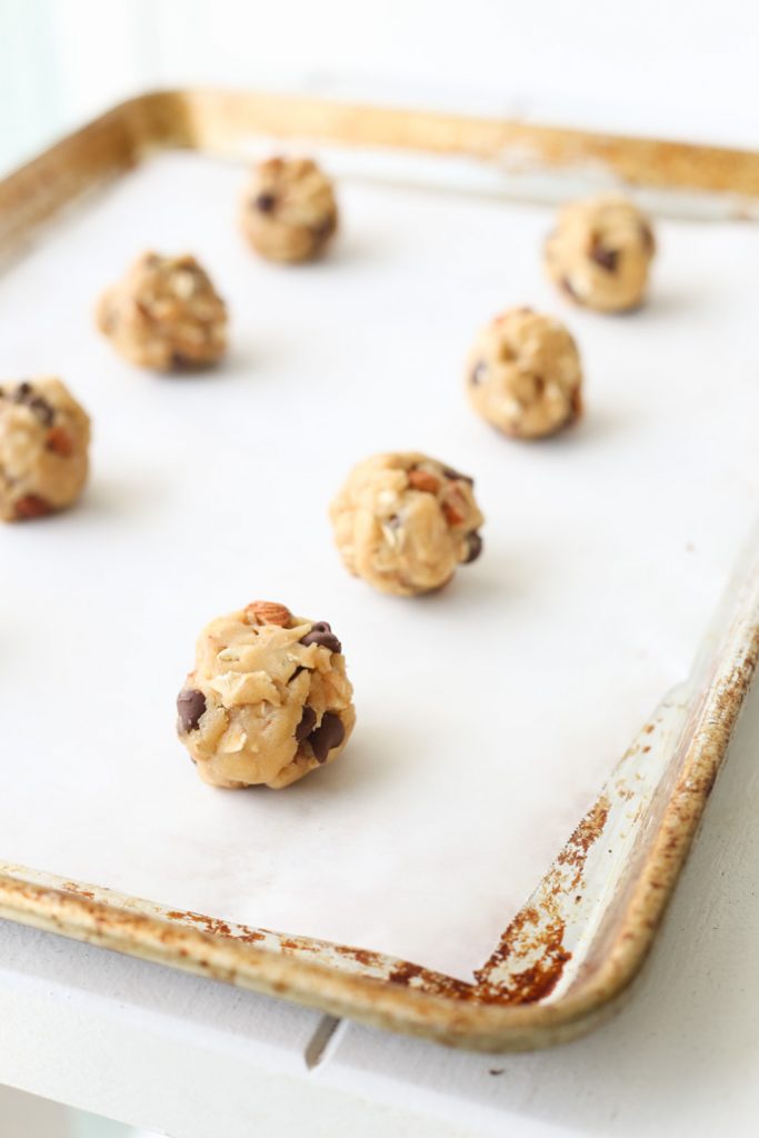 Toasted Almond Oatmeal Chocolate Chip Cookies for #SundaySupper ...